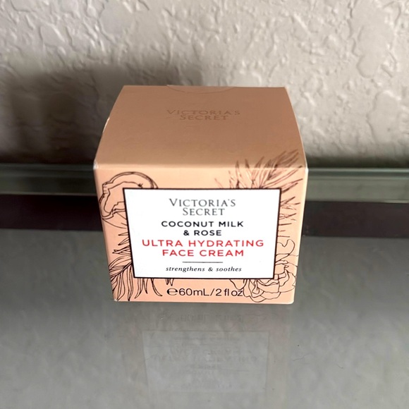 Victoria's Secret | Skincare | Copy Victorias Secret Coconut Milk Rose ...